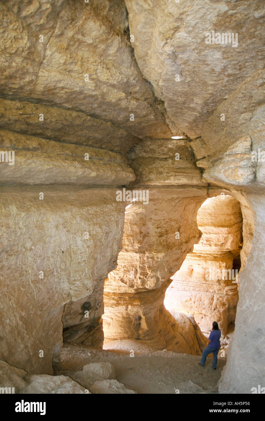 Sof Omar cave downstream maze daylight in through multiple entrances ...