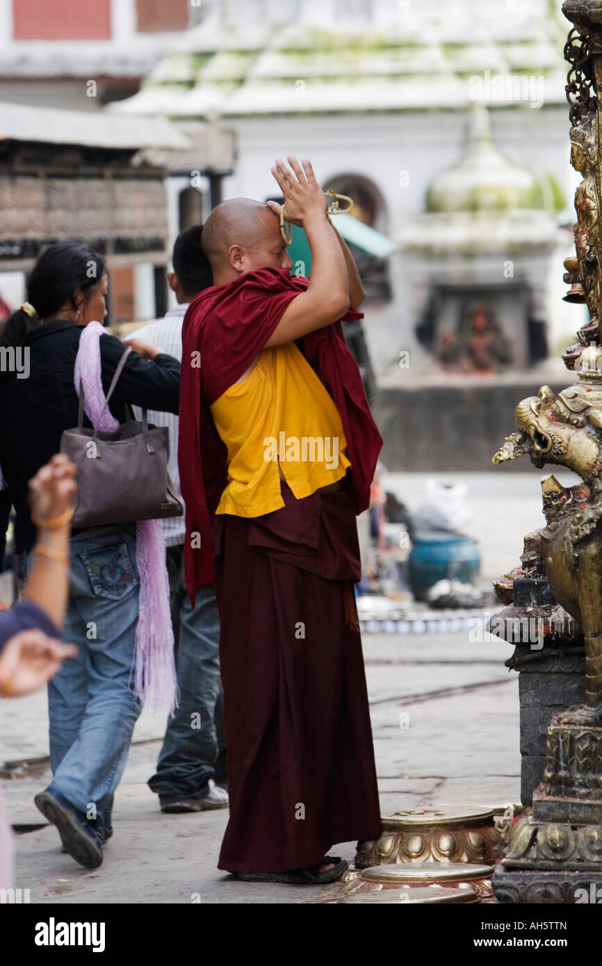 Buddhism monk tibetan red robe spiritual hi-res stock photography and ...