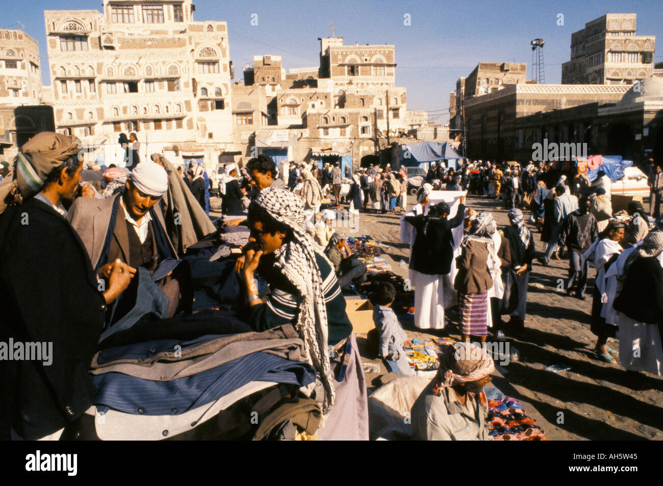 Sanaa yemen main street hi-res stock photography and images - Alamy