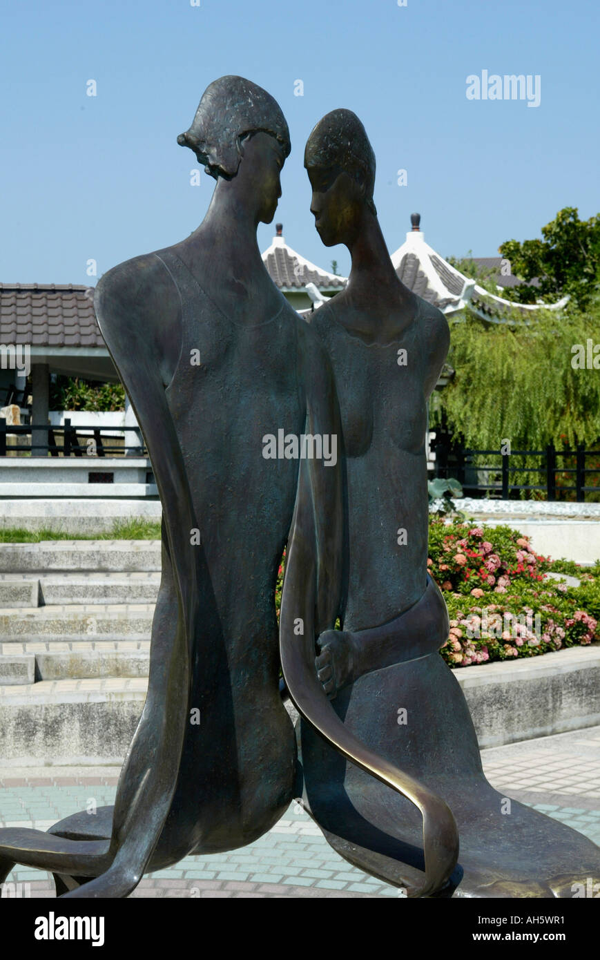 Modern sculpture in Chinese garden Stock Photo - Alamy
