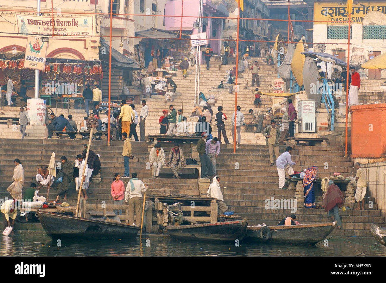 Varanasi benares ghats steps hi-res stock photography and images - Alamy