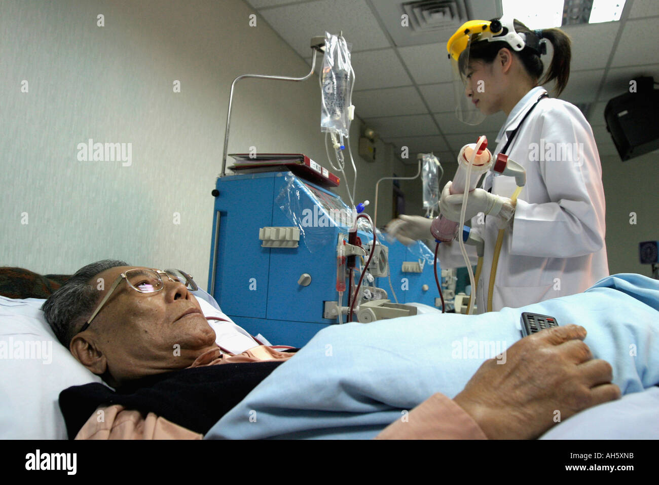 Nurse examines the patient with dialysis shunt Stock Photo - Alamy