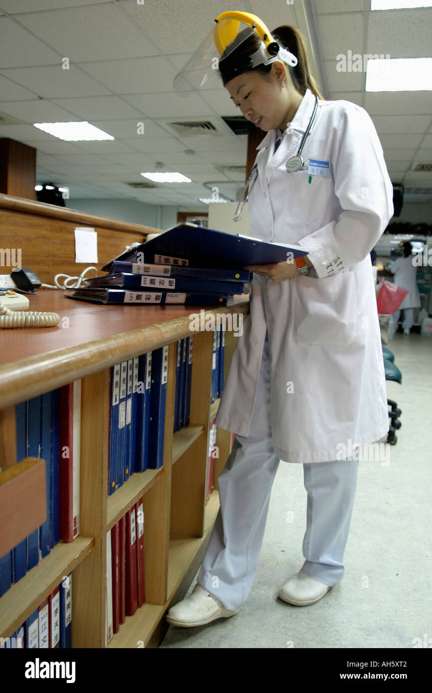 Nurse checks the diagnosis of patient Stock Photo - Alamy
