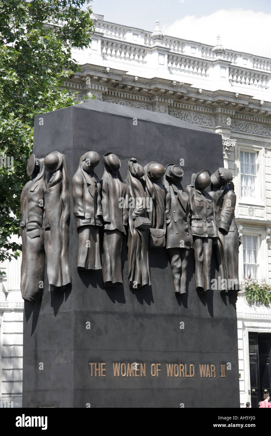 Statue commemorating wwii hi-res stock photography and images - Alamy