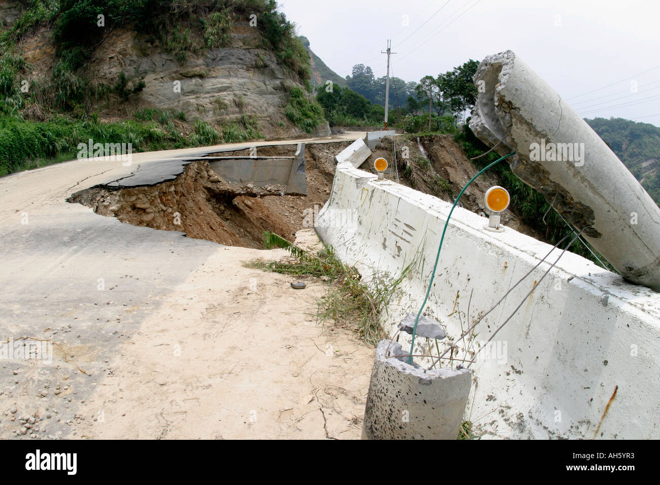 Taiwan collapse hi-res stock photography and images - Alamy