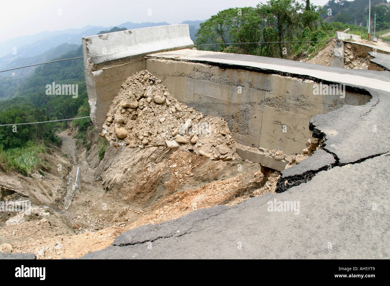Taiwan collapse hi-res stock photography and images - Alamy