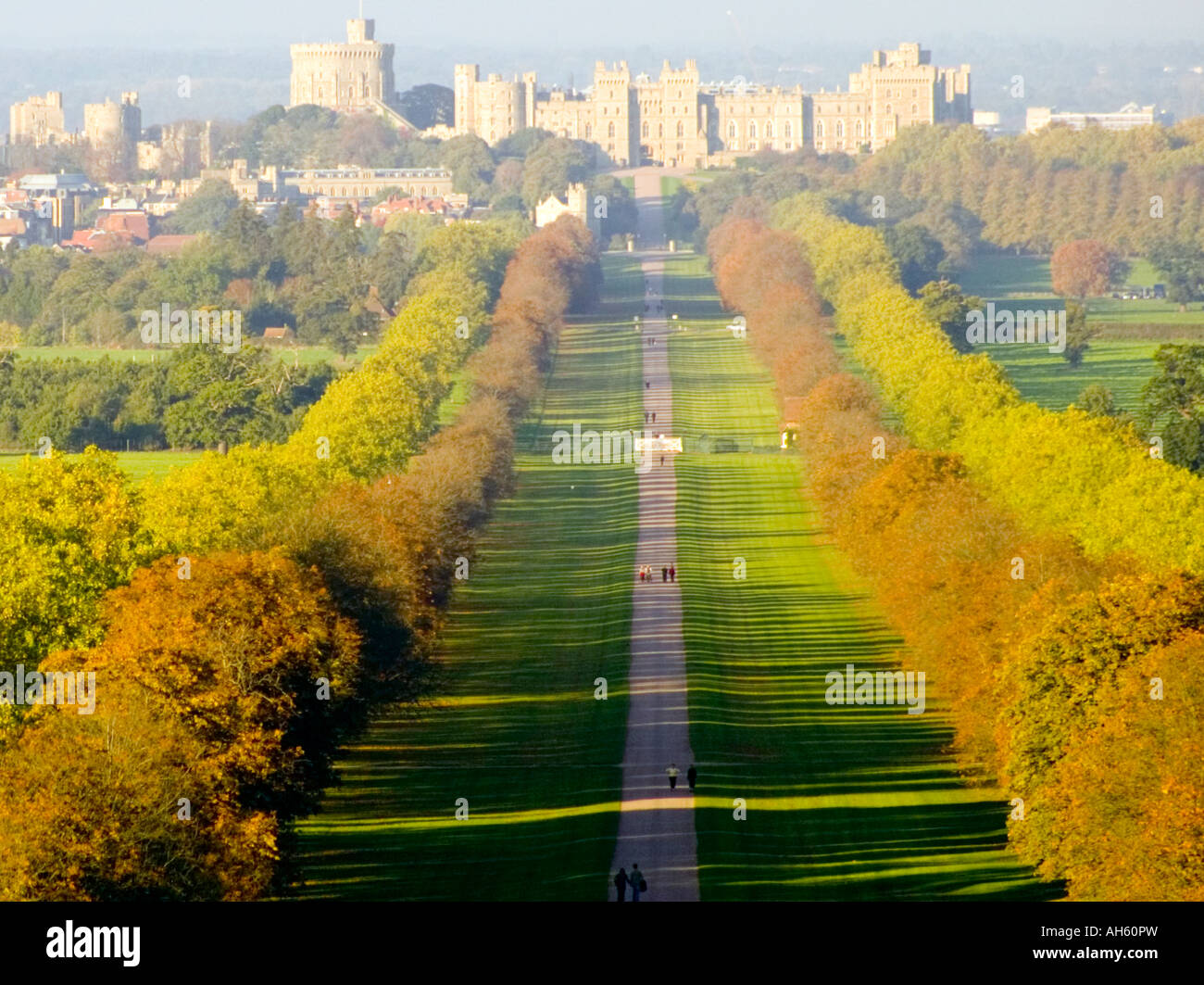 Windsor castle skyline hi-res stock photography and images - Alamy