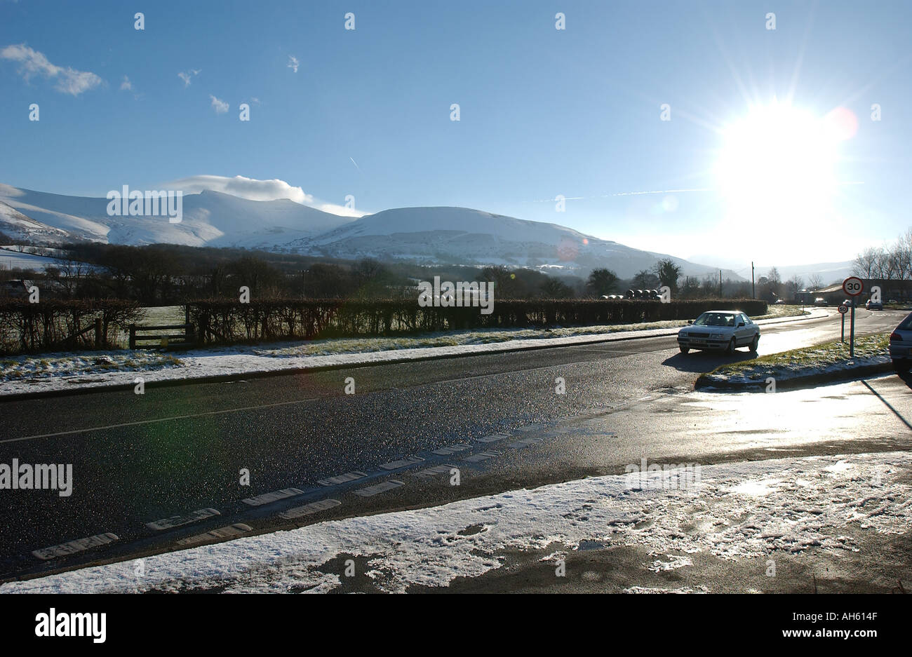 Blue light reflecting road hi-res stock photography and images - Alamy