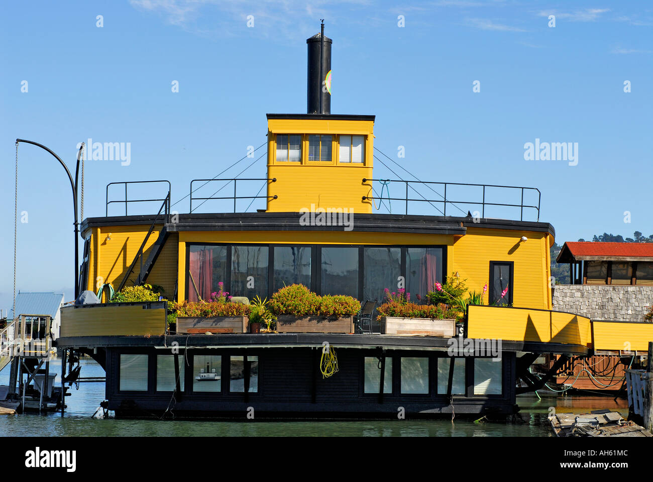 "Yellow Ferry houseboat and offices, Sausalito Stock Photo - Alamy