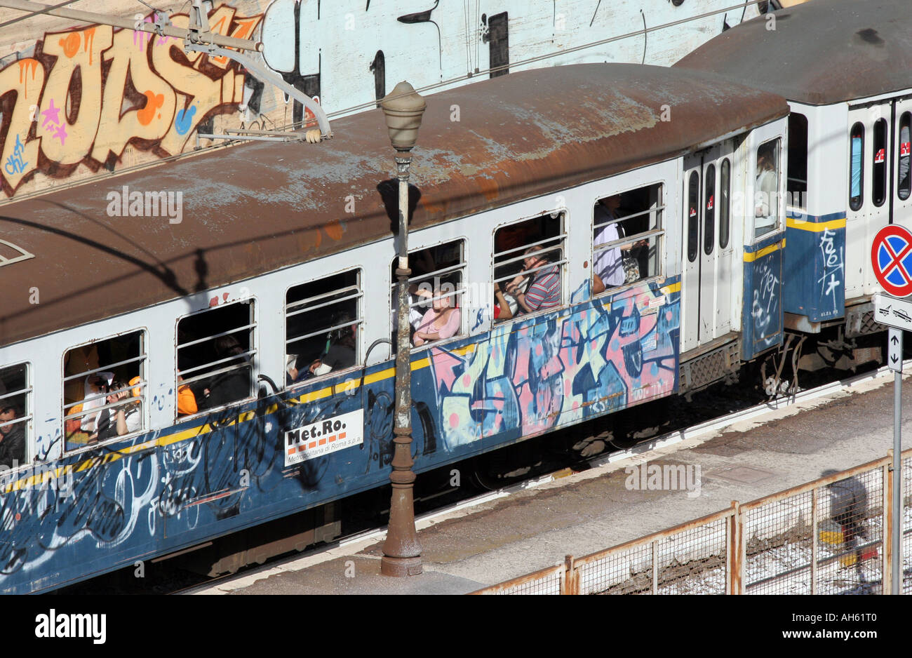 Metropolitana di roma hi-res stock photography and images - Alamy