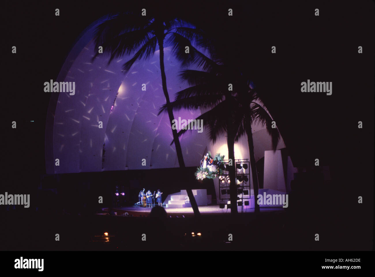 Waikiki shell hi-res stock photography and images - Alamy