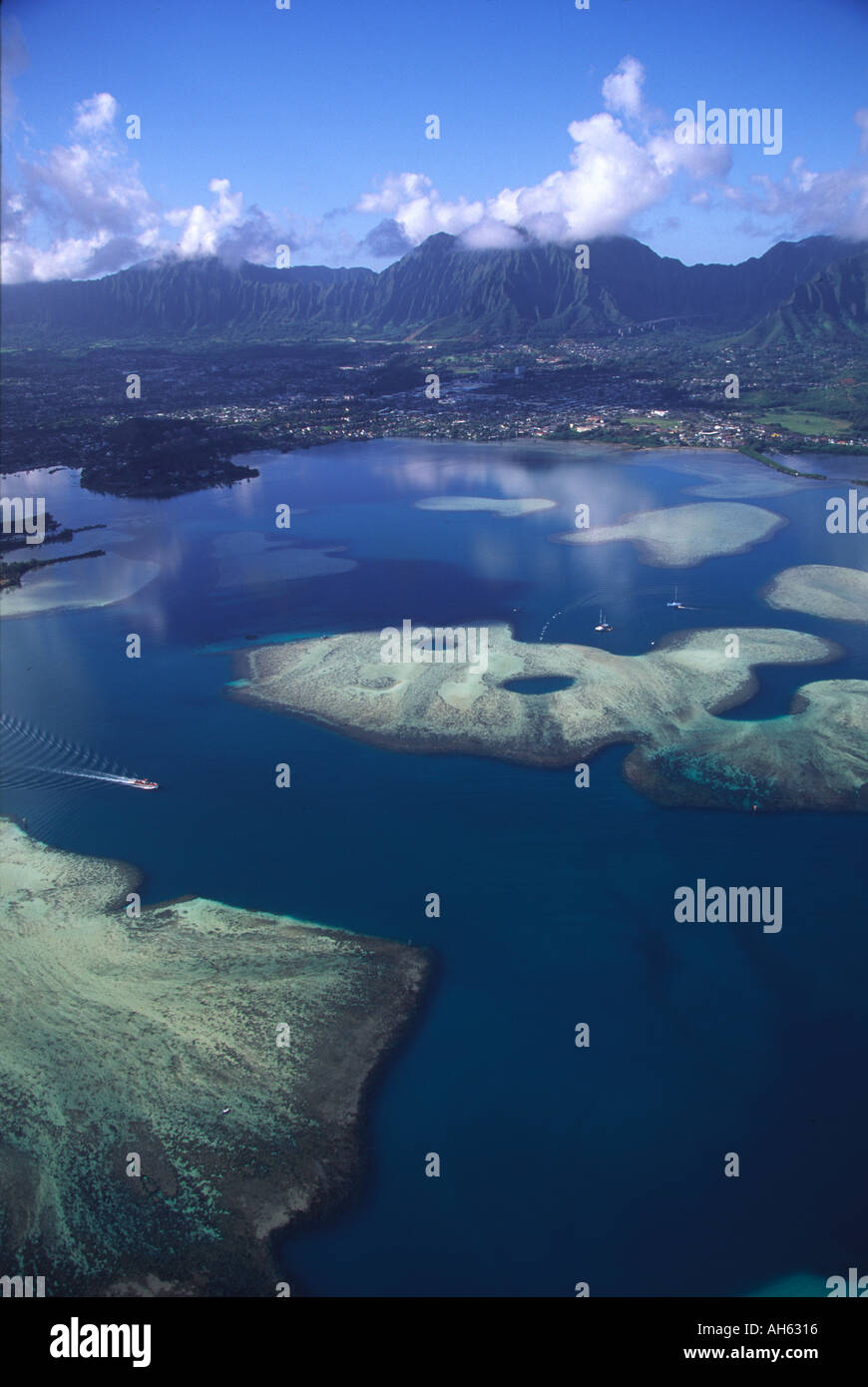 Kaneohe bay reef hi-res stock photography and images - Alamy