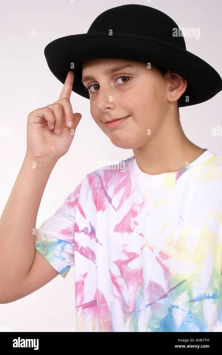 Boy profile hat hi-res stock photography and images - Alamy