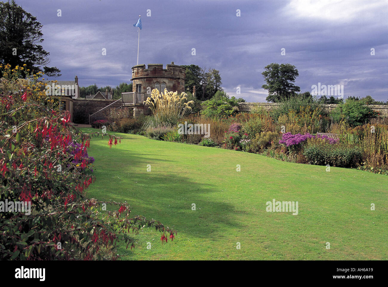 Dirleton castle garden hi-res stock photography and images - Alamy