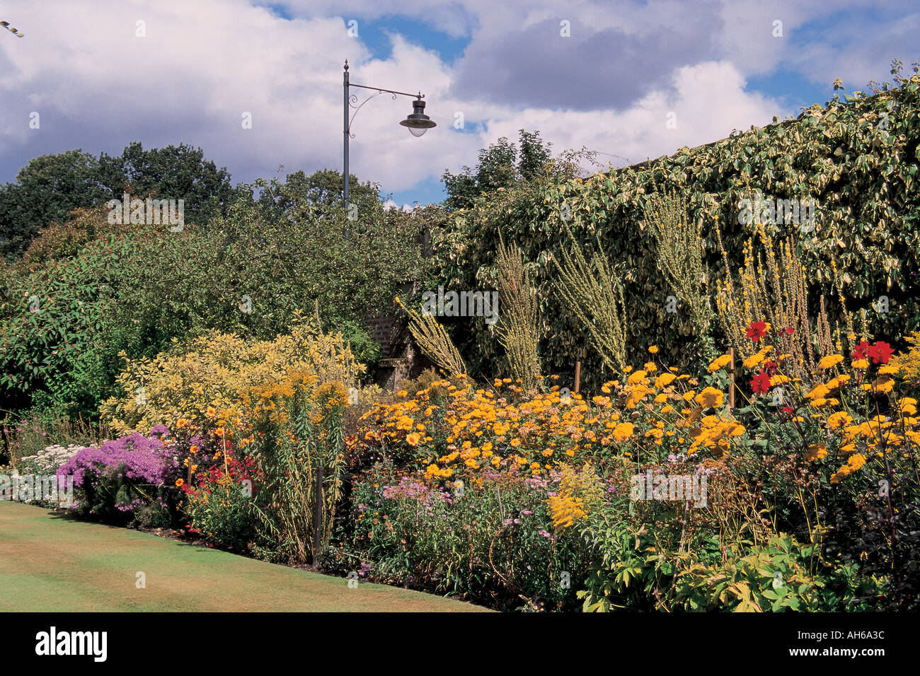 Falkland palace and garden hi-res stock photography and images - Alamy