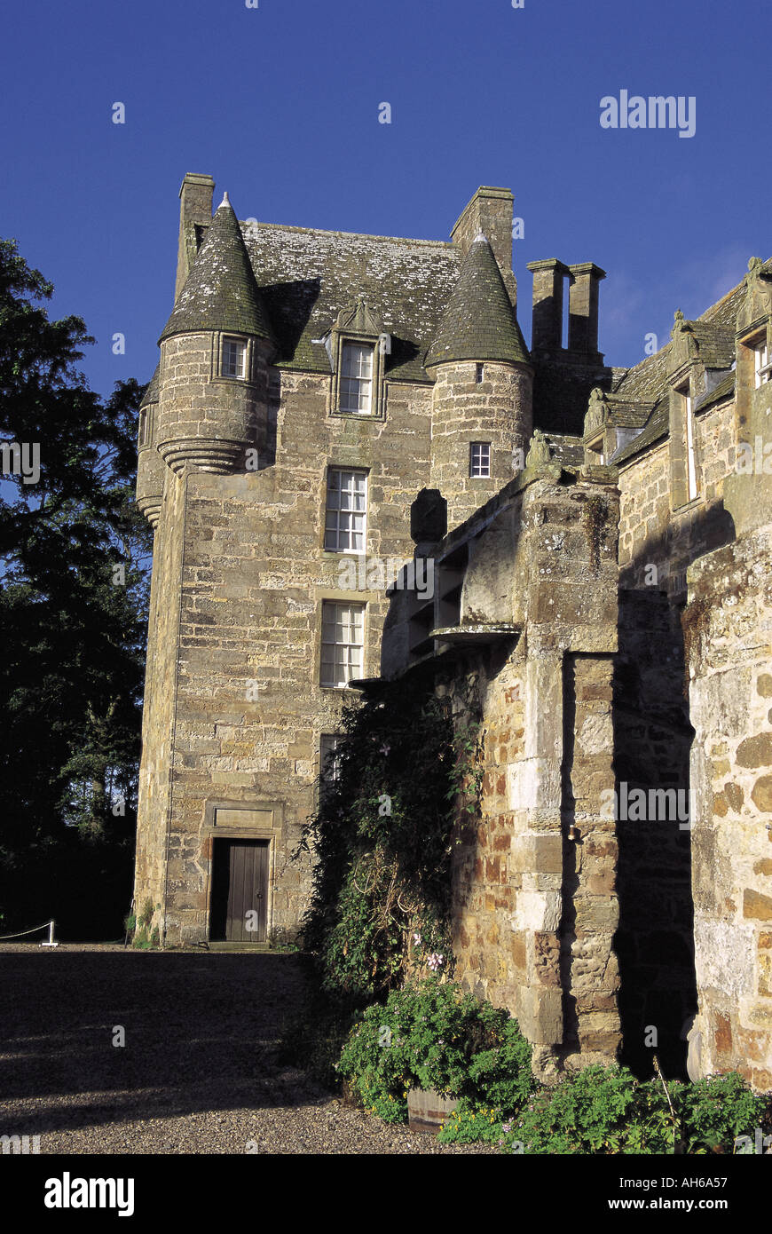 Kellie castle scotland hi-res stock photography and images - Alamy