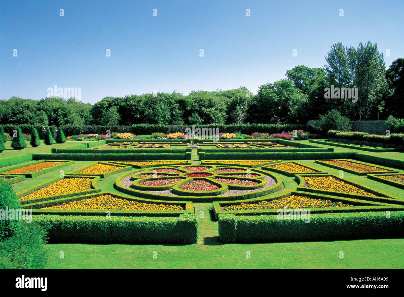 Pitmedden gardens hi-res stock photography and images - Alamy
