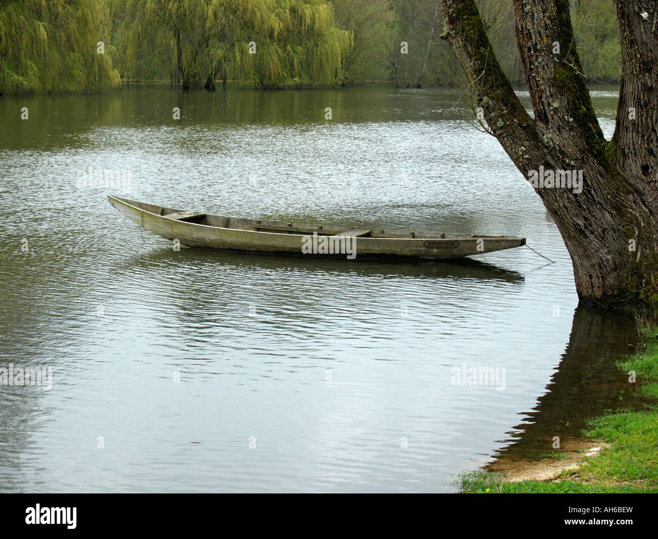 empty boat on the river Dordogne in France Stock Photo - Alamy