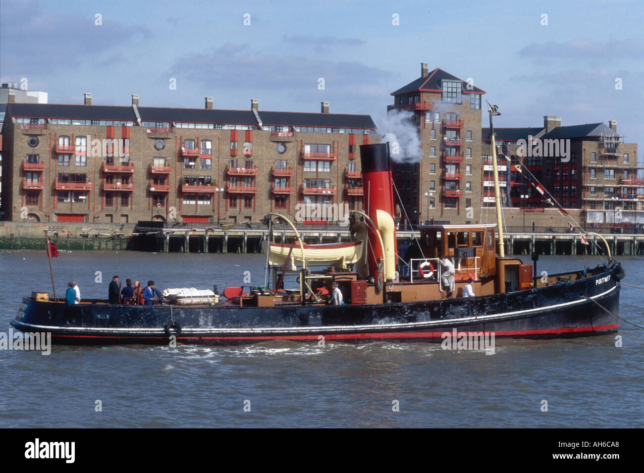 Steam tug hi-res stock photography and images - Alamy