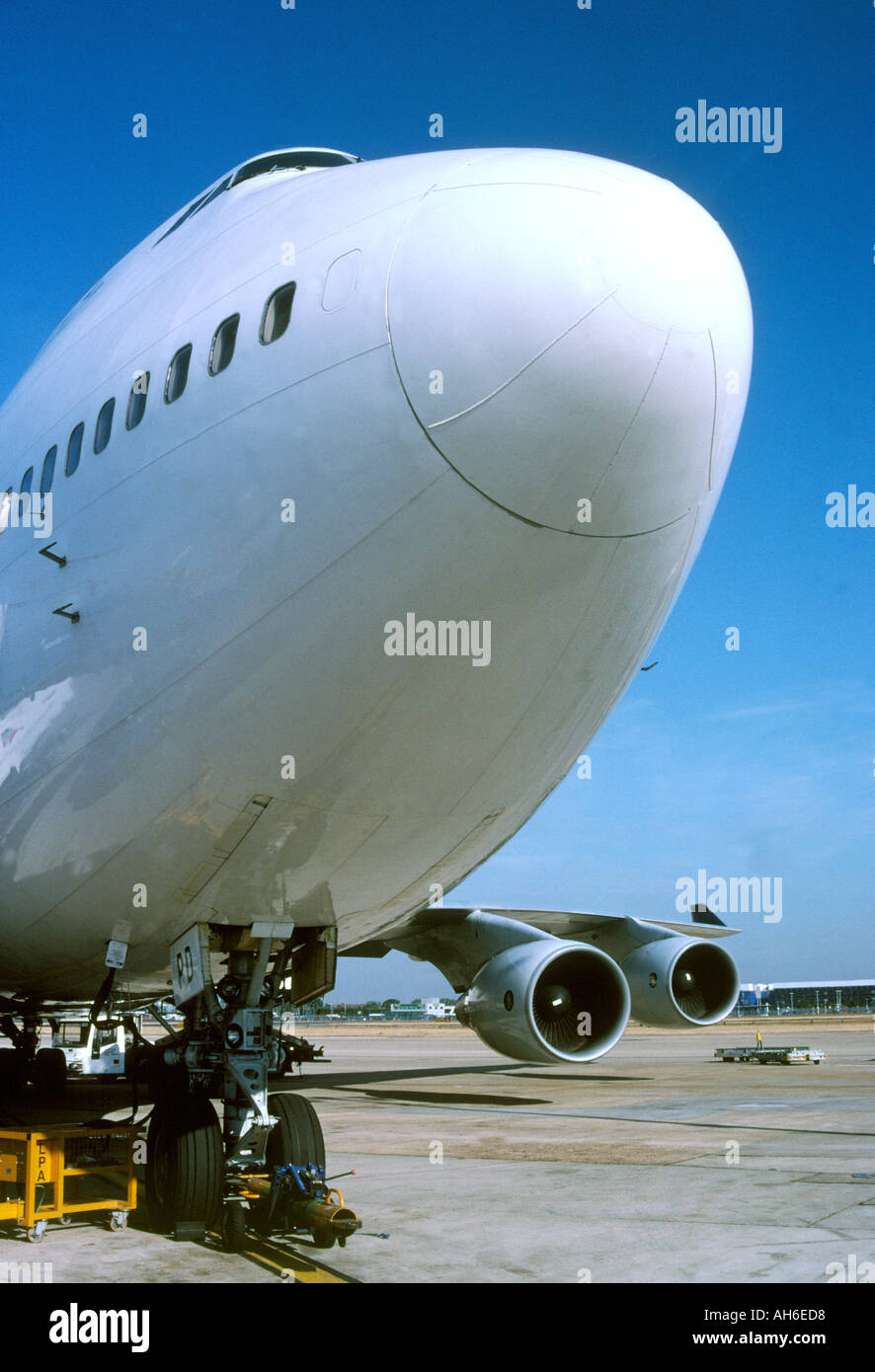 Boeing 747 nose low angle hi-res stock photography and images - Alamy