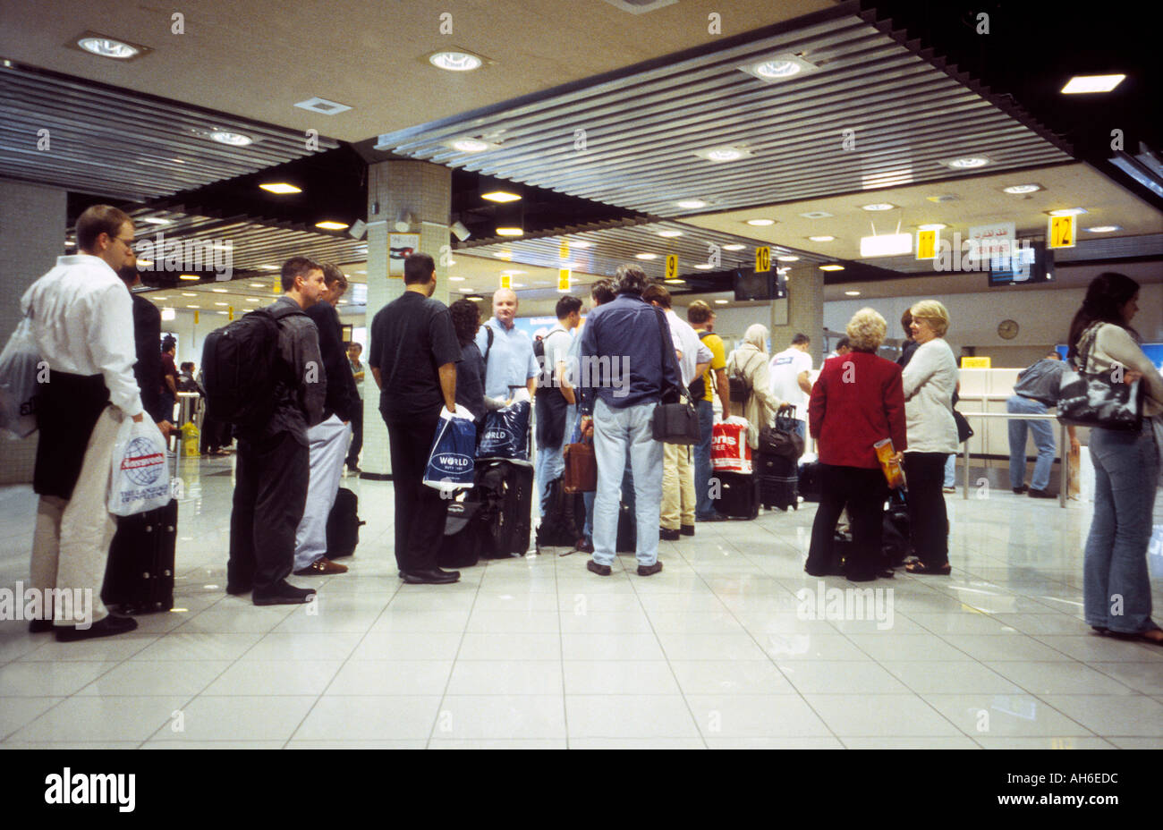 Passengers queue for immigration visas to entre Jordan after flight ...