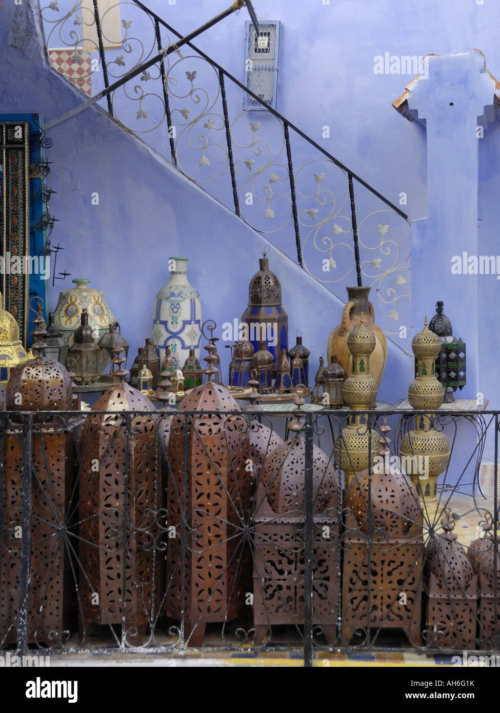 Streetside store hi-res stock photography and images - Alamy