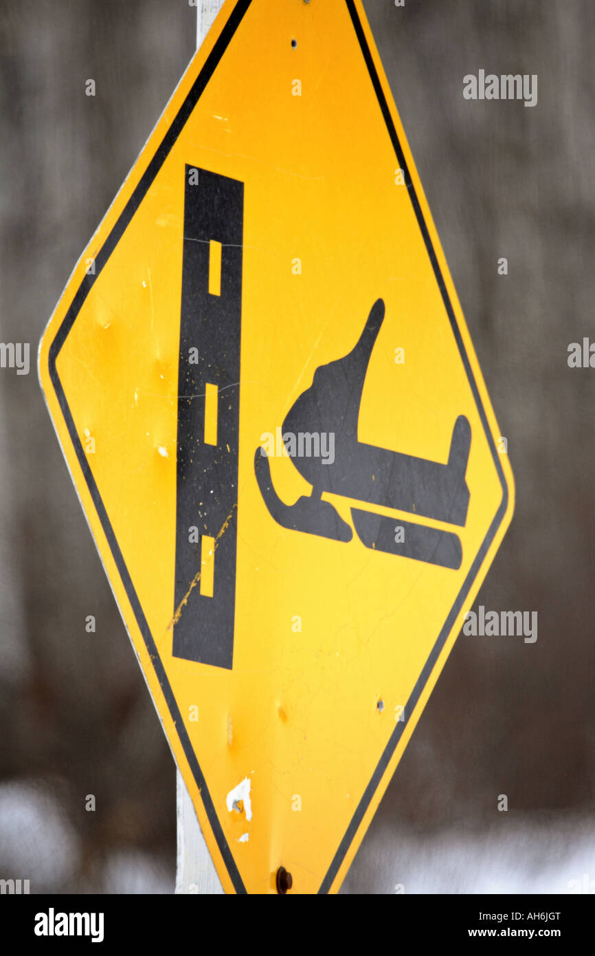 Skidoo crossing road sign Stock Photo - Alamy