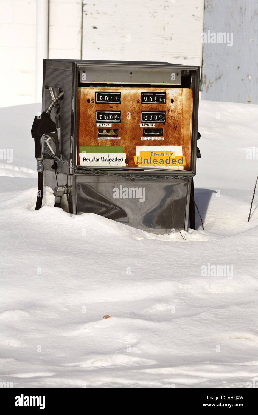 Deep pump hi-res stock photography and images - Alamy