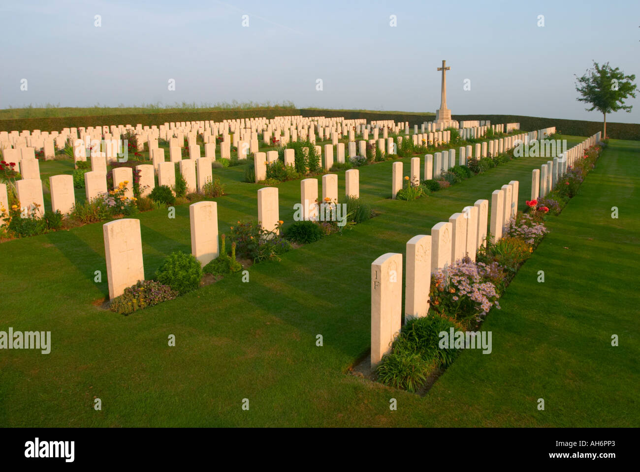 Cwgc headstones hi-res stock photography and images - Alamy