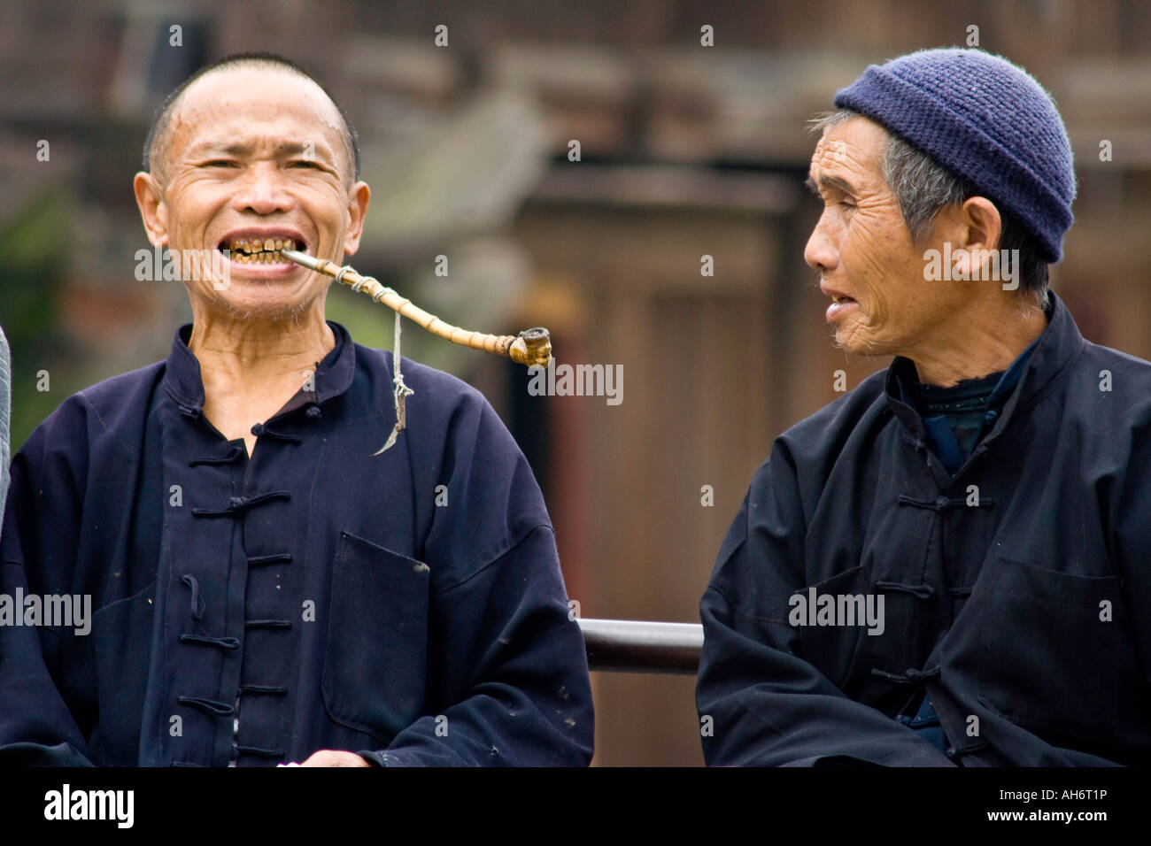 Old chinese man smoking tobacco hi-res stock photography and images - Alamy
