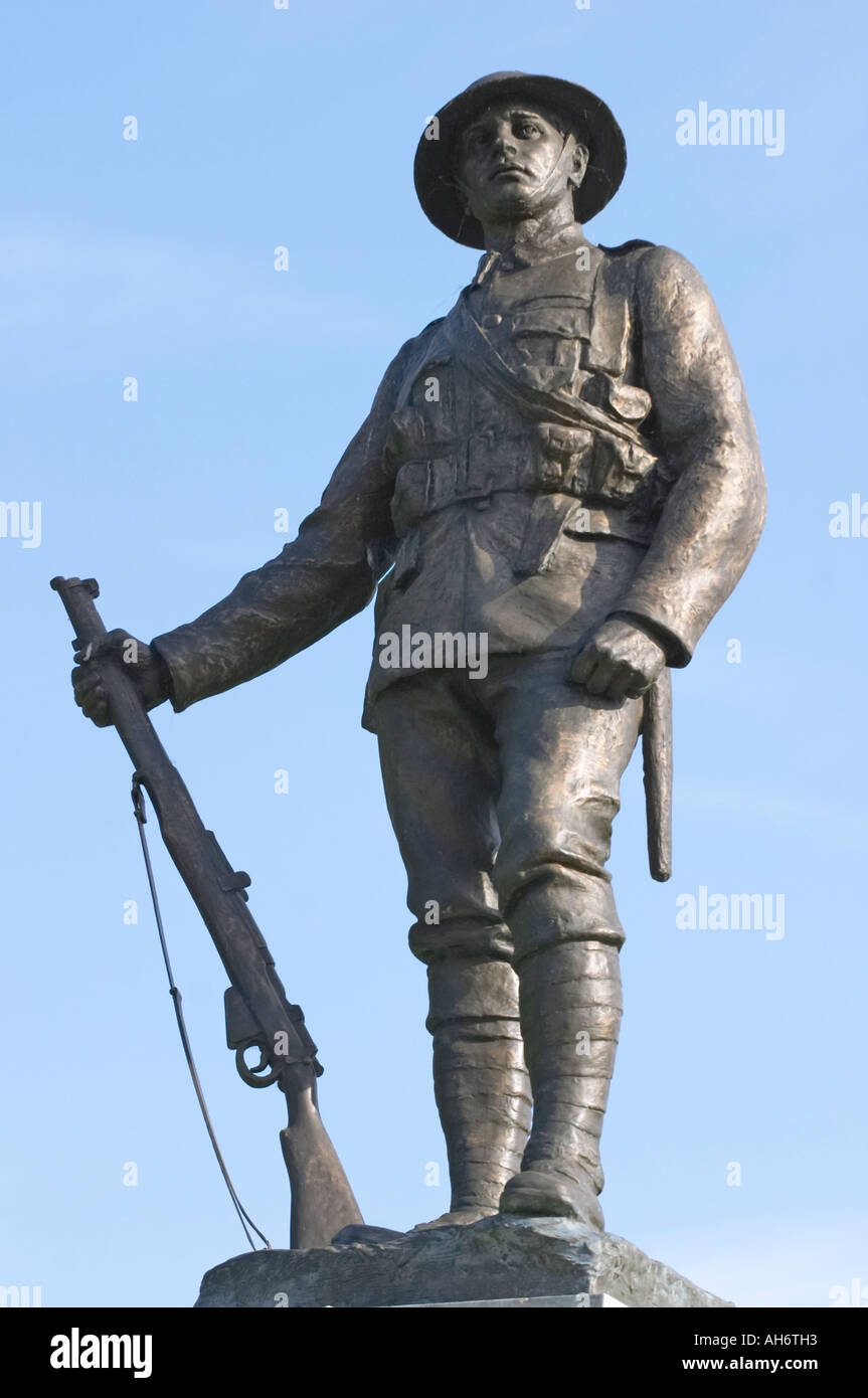 Statue of WW1 Rifleman, King's Royal Rifle Corps Memorial, Winchester ...