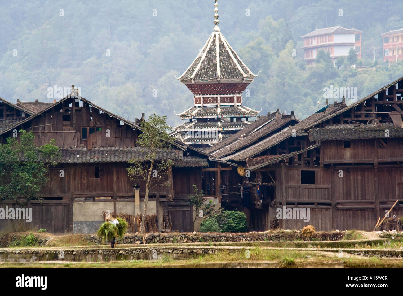 Dong folk houses hi-res stock photography and images - Alamy