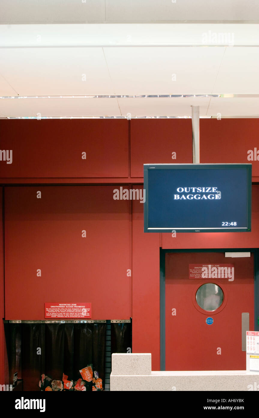 Edinburgh Airport Interior Stock Photo - Alamy