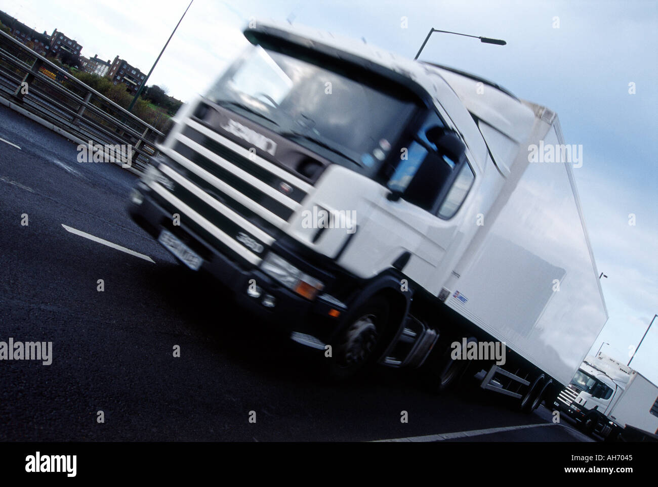 White lorry hi-res stock photography and images - Alamy