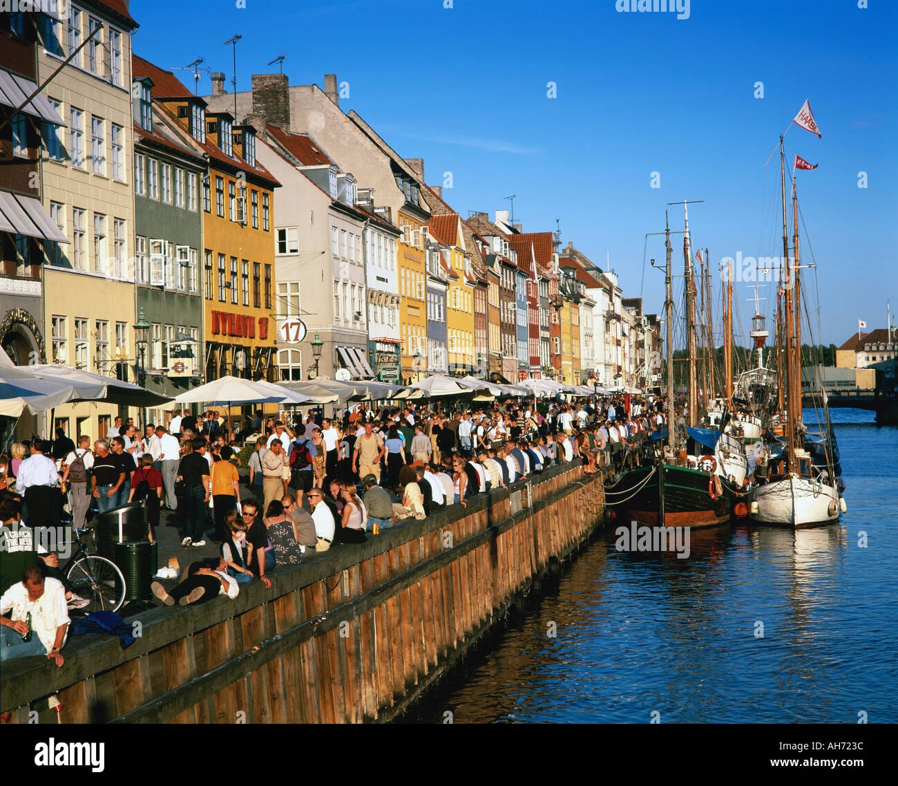 Denmark, Copenhagen, Nyhavn Waterfront District, Cafes and Restaurants ...