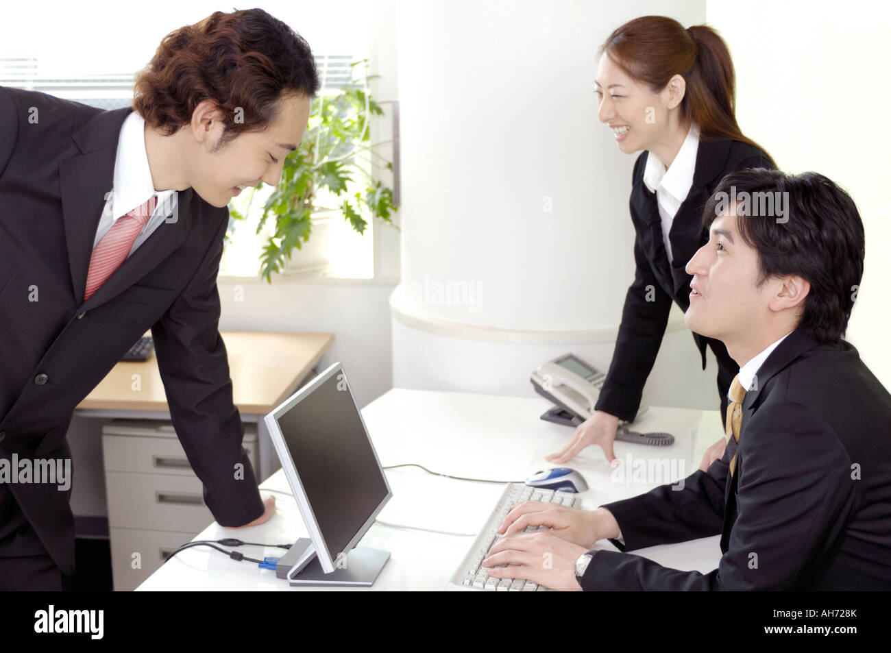 Office workers who meeting hi-res stock photography and images - Alamy