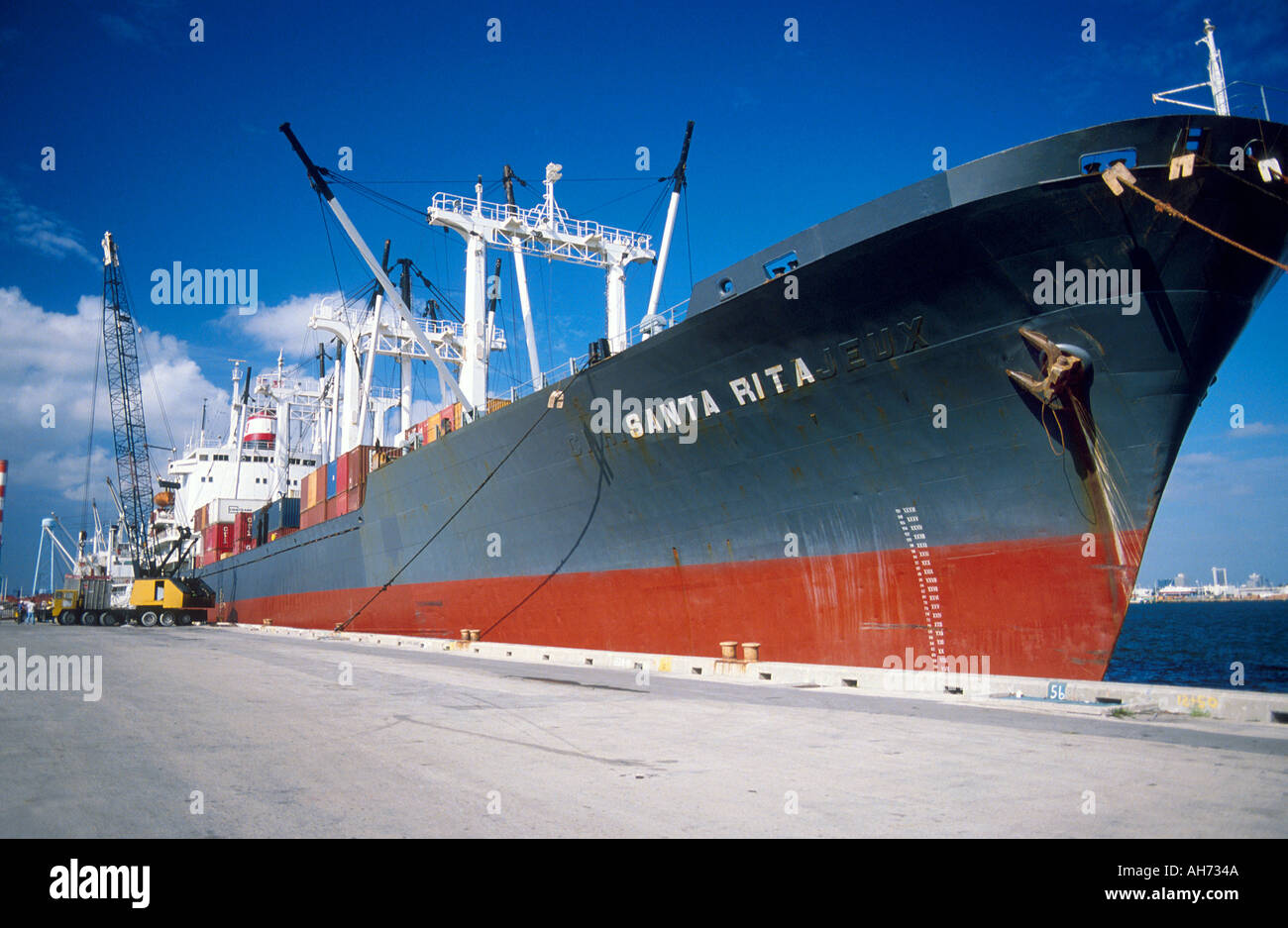 Container ship off loading cargo at Port Everglades Florida Stock Photo ...
