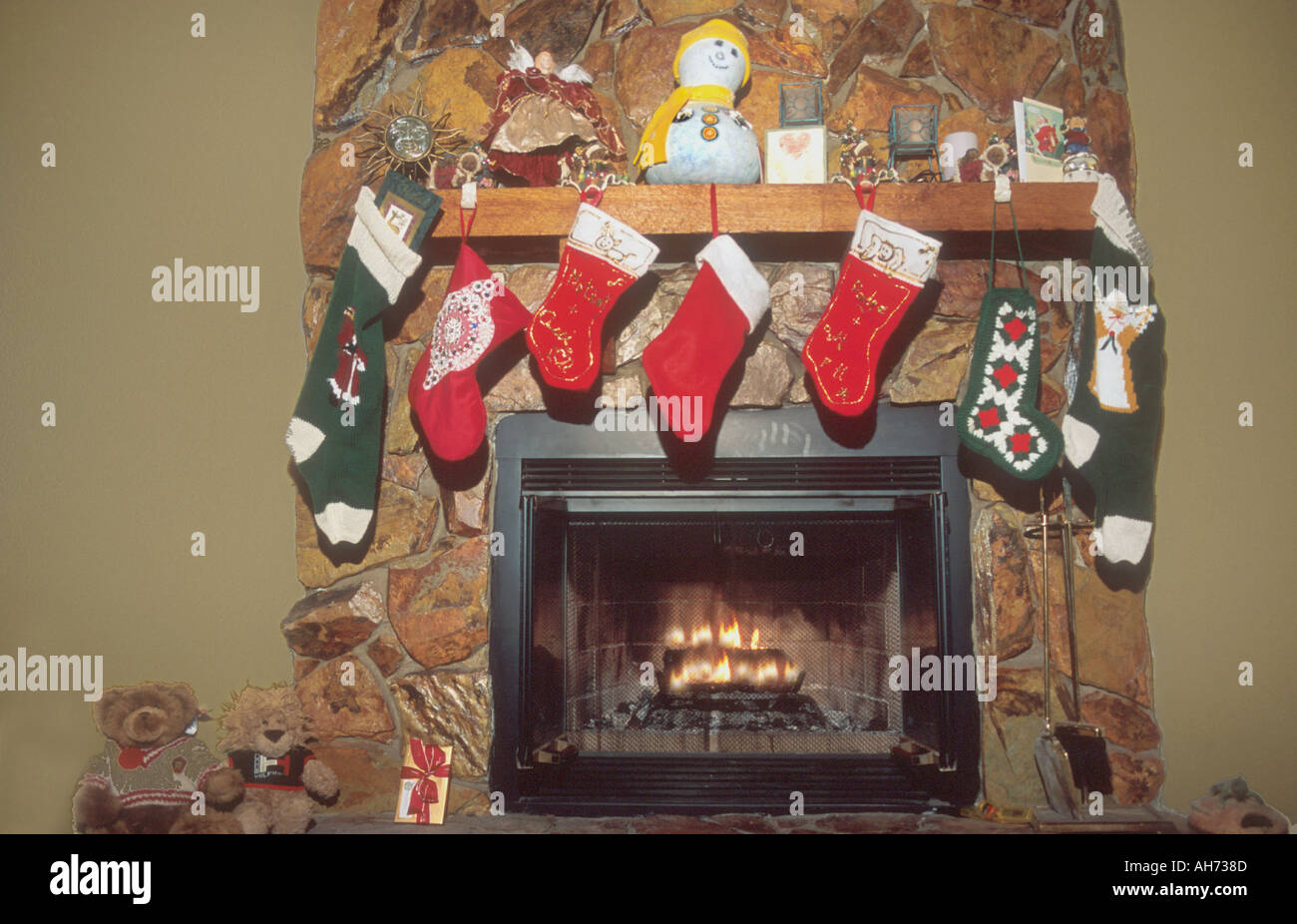 Christmas stockings mantle hi-res stock photography and images - Alamy