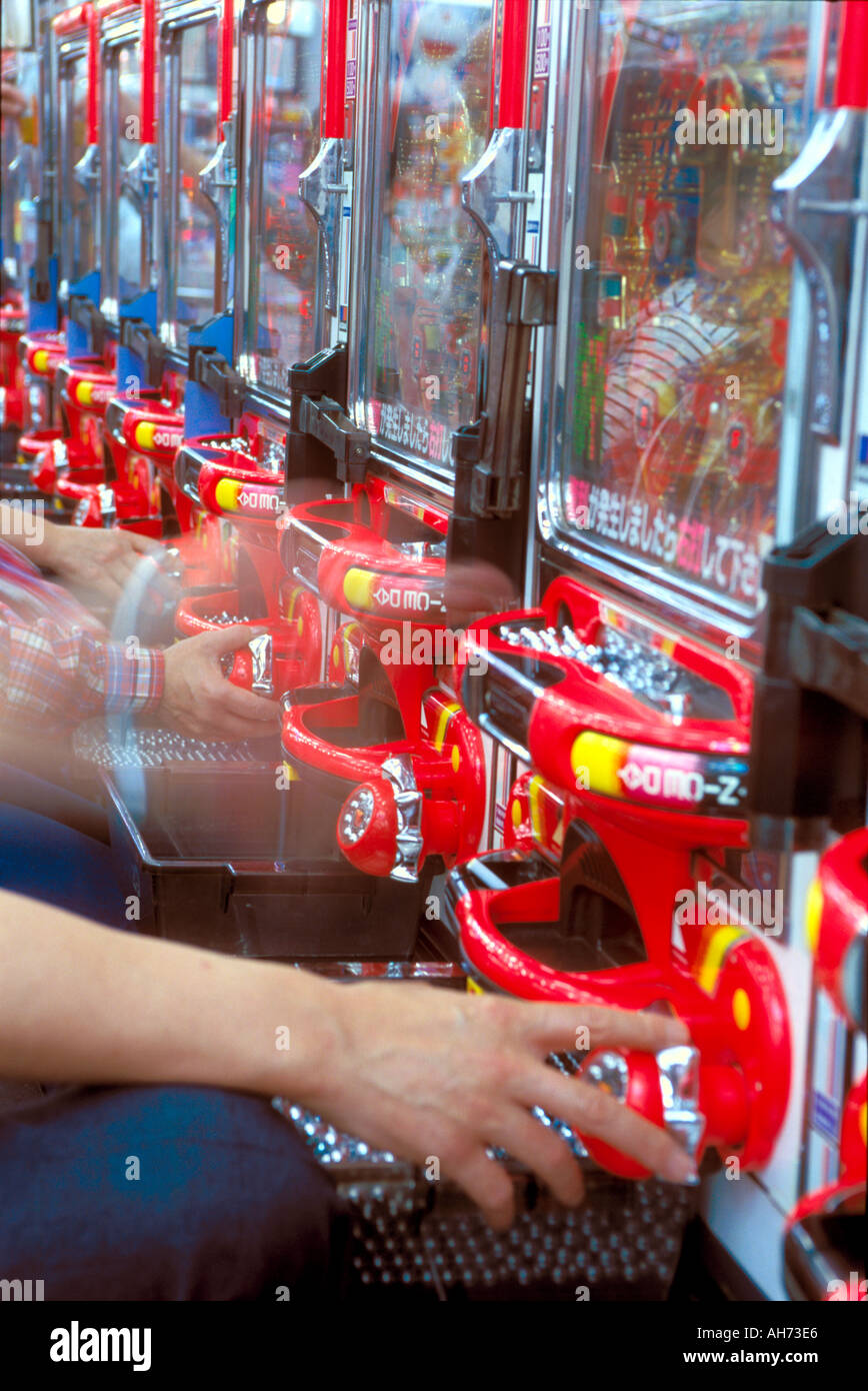 Vertical Pinball Machine High Resolution Stock Photography and Images ...