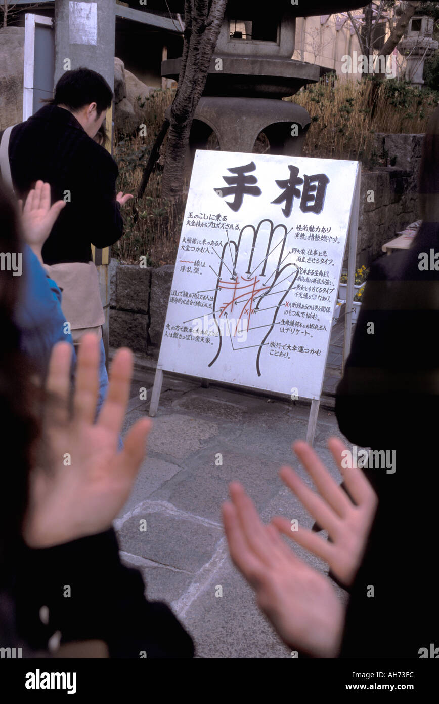 Palm reading palmistry hi-res stock photography and images - Alamy