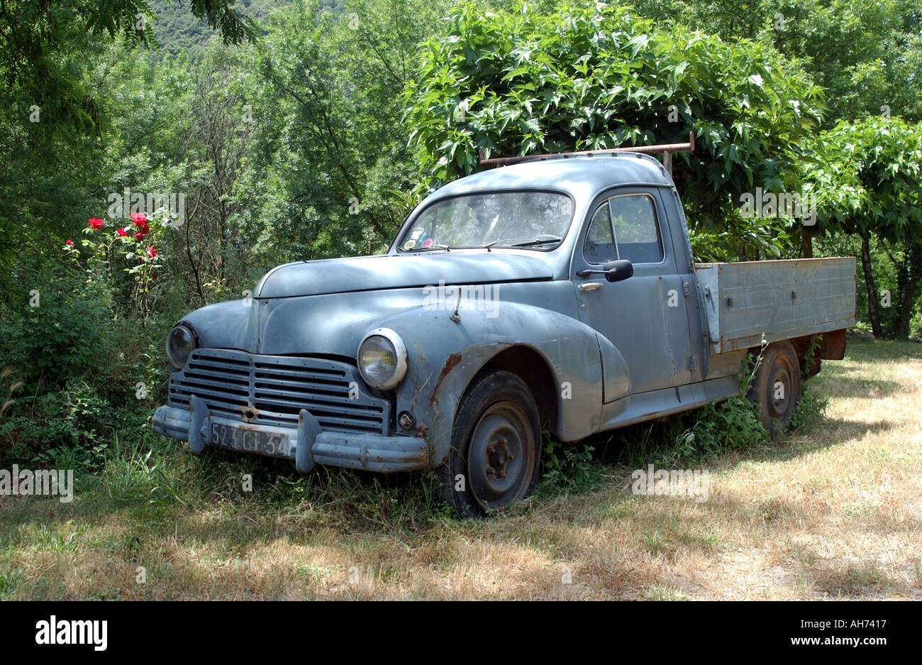 Old French Automobile in rural midi pyrenees France Stock Photo - Alamy