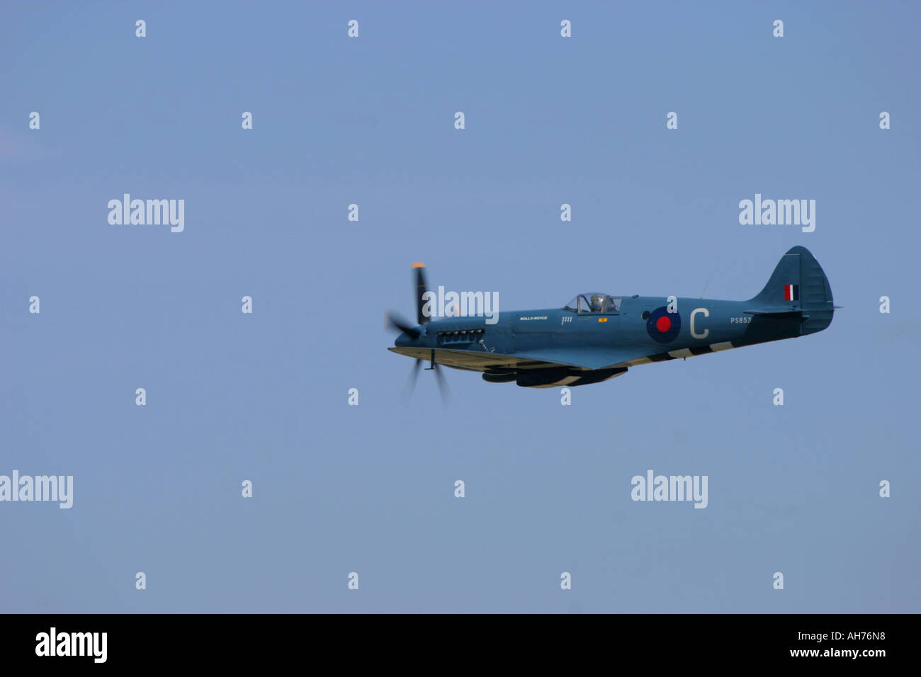 Spitfire undercarriage hi-res stock photography and images - Alamy