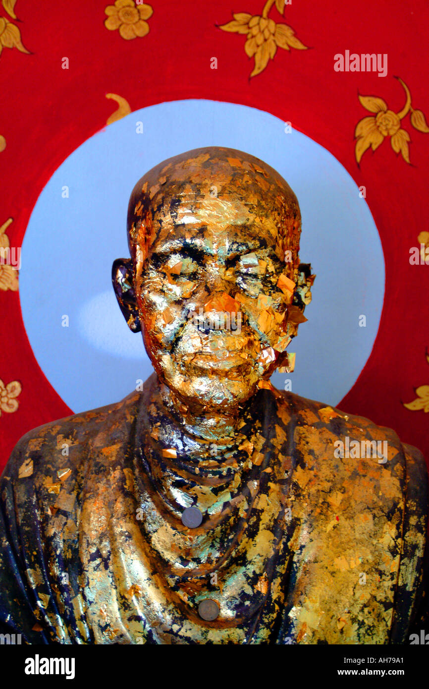 Golden big buddha koh faan buddhist temple wat statue hi-res stock ...