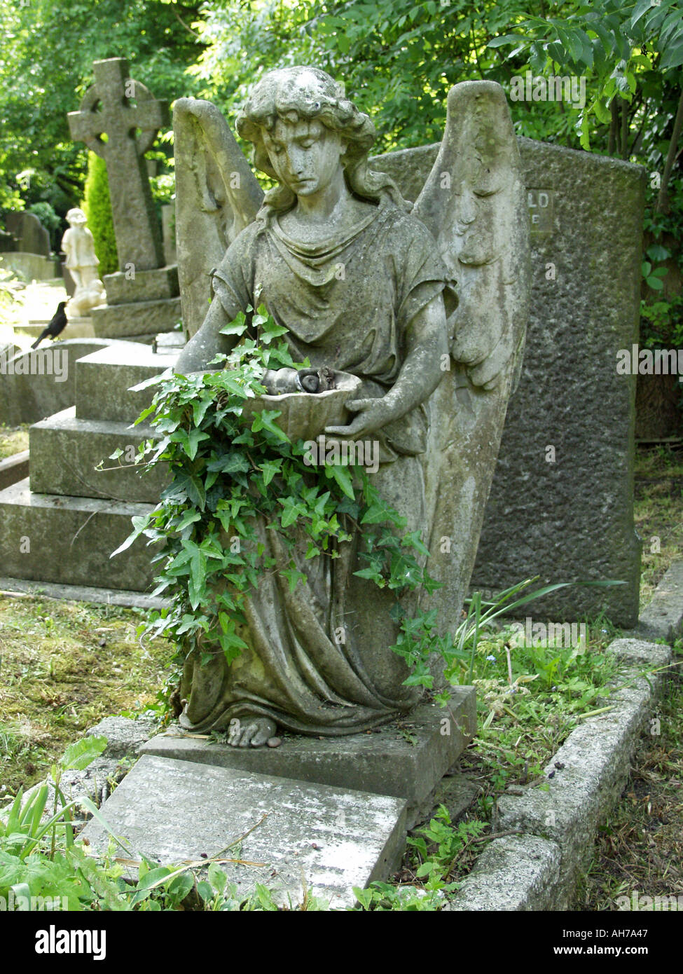 London Highgate cemetery Stock Photo - Alamy