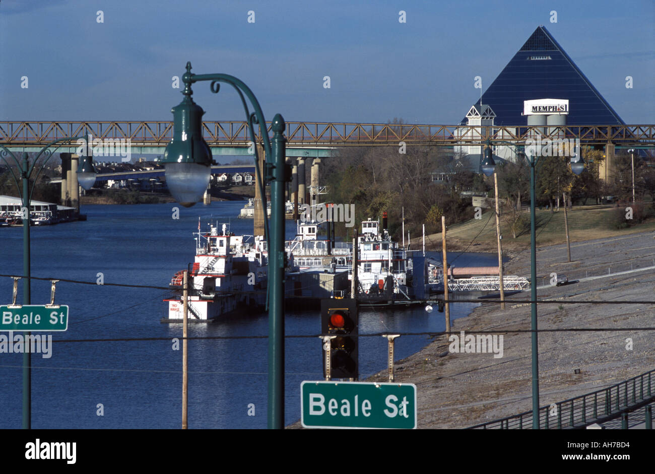 Memphis bridges hi-res stock photography and images - Alamy