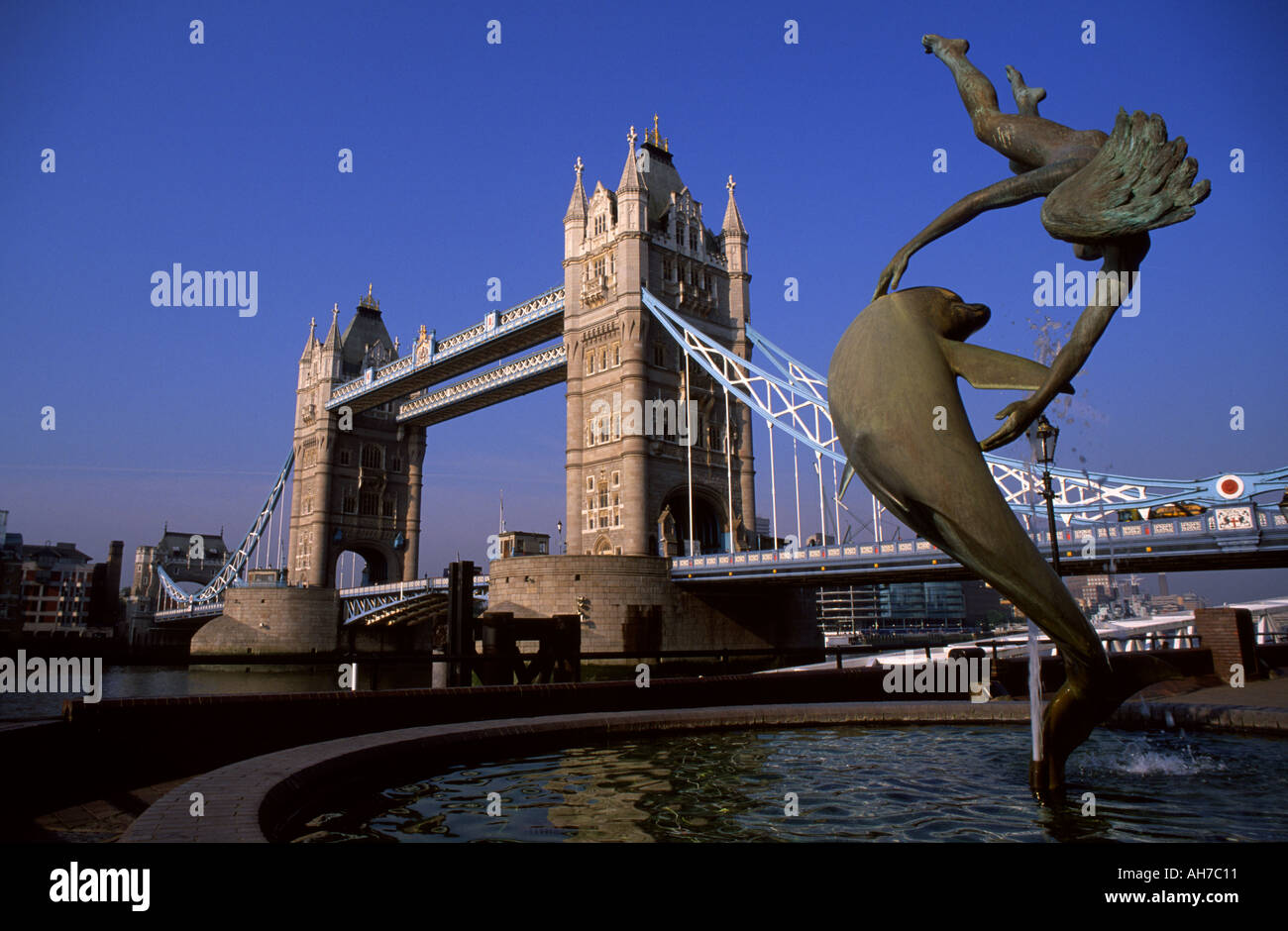 Boy dolphin statue tower bridge hi-res stock photography and images - Alamy