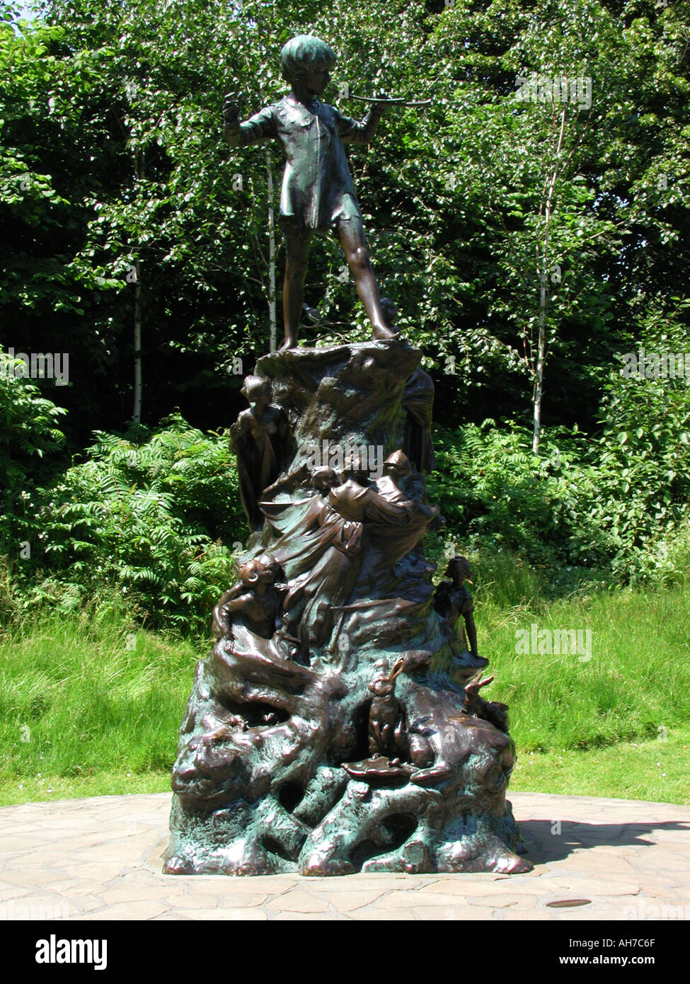 Peter Pan Statue in Kensington Gardens London UK Stock Photo - Alamy