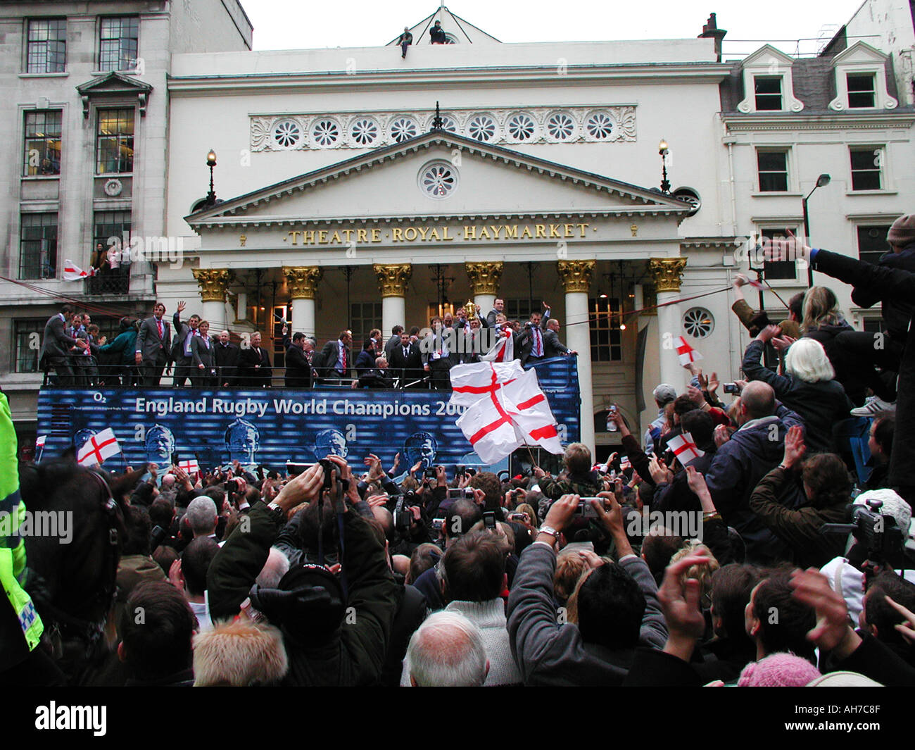 England Rugby World Champions 2003 Victory Parade on Sweet Chariot ...