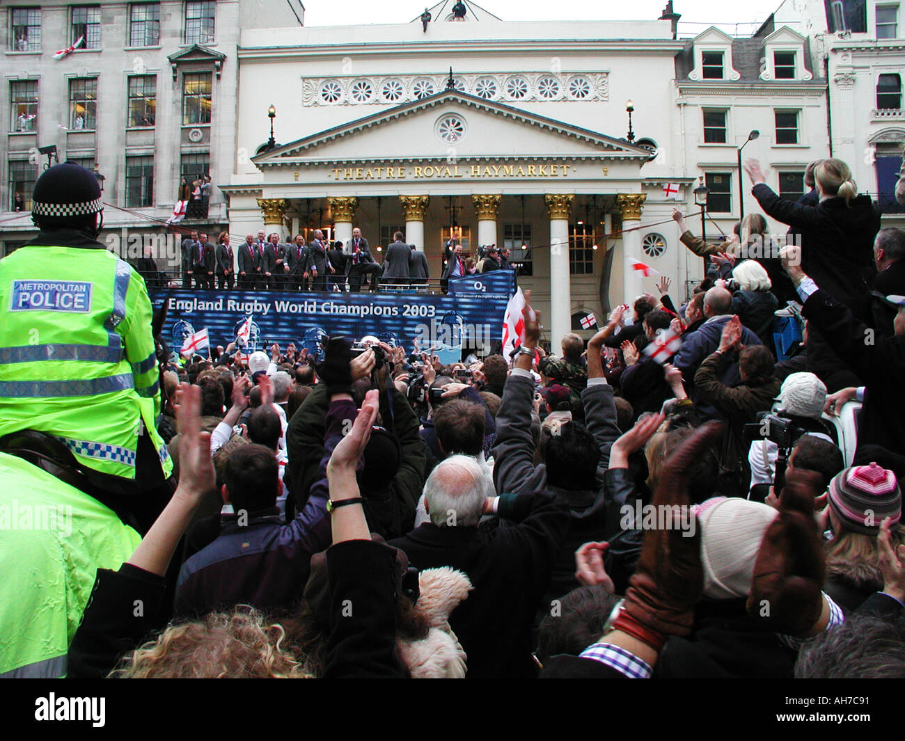 England Rugby World Champions 2003 Victory Parade on Sweet Chariot ...