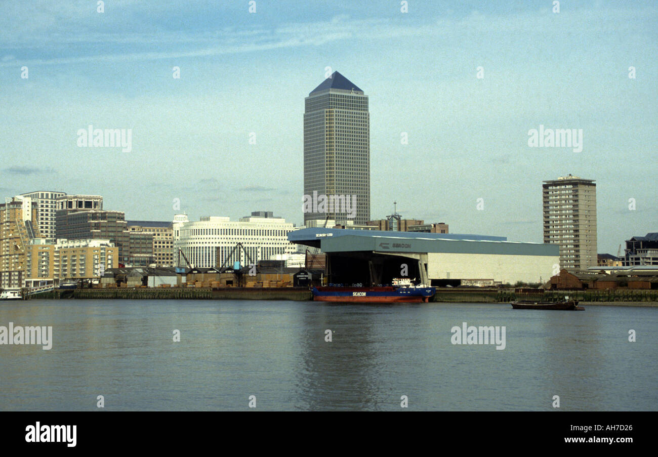 Canada tower Canary wharf London Docklands England circa 1994 Stock ...